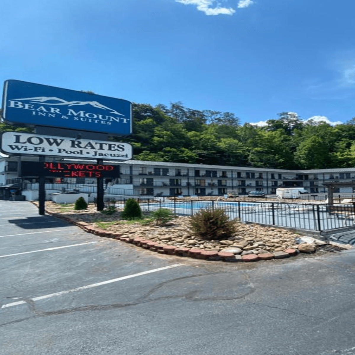 Bear Mount Inn & Suites: Experience Luxury Within Budget! - Pigeon ...