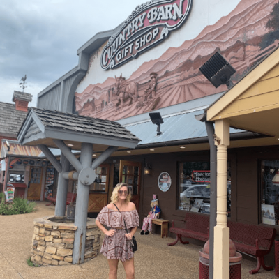 Country Barn Gift Shop: Explore the Spirit of Pigeon Forge - Pigeon ...
